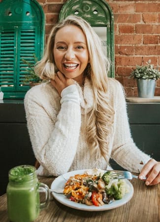 The 17 Podcasts That Foodies Need To Listen To - The Handbook