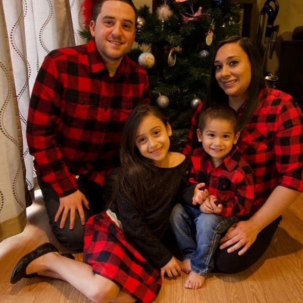 Contact Lar Family - Creator and Influencer