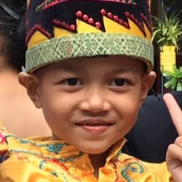 Contact Larics Toys Review - Creator and Influencer