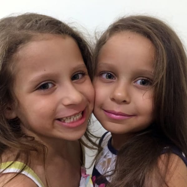 Contact Gika e Feka Brisquilhari - Creator and Influencer