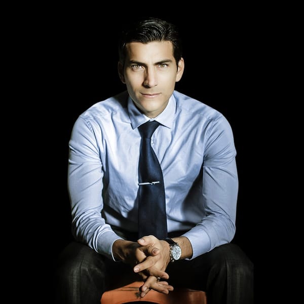 Contact Dr. Mauricio González - Creator and Influencer