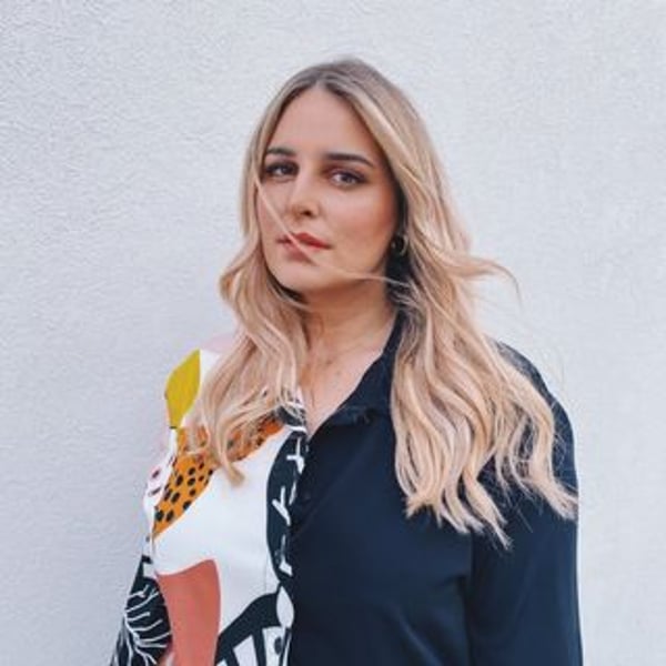 Evelina Nikoliza Contact Info | Find Influencer Numbers, Address, Email ...