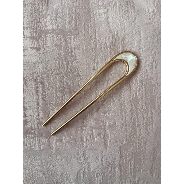 The French Twist Is Set To Replace The Slicked-Back Bun - The Handbook